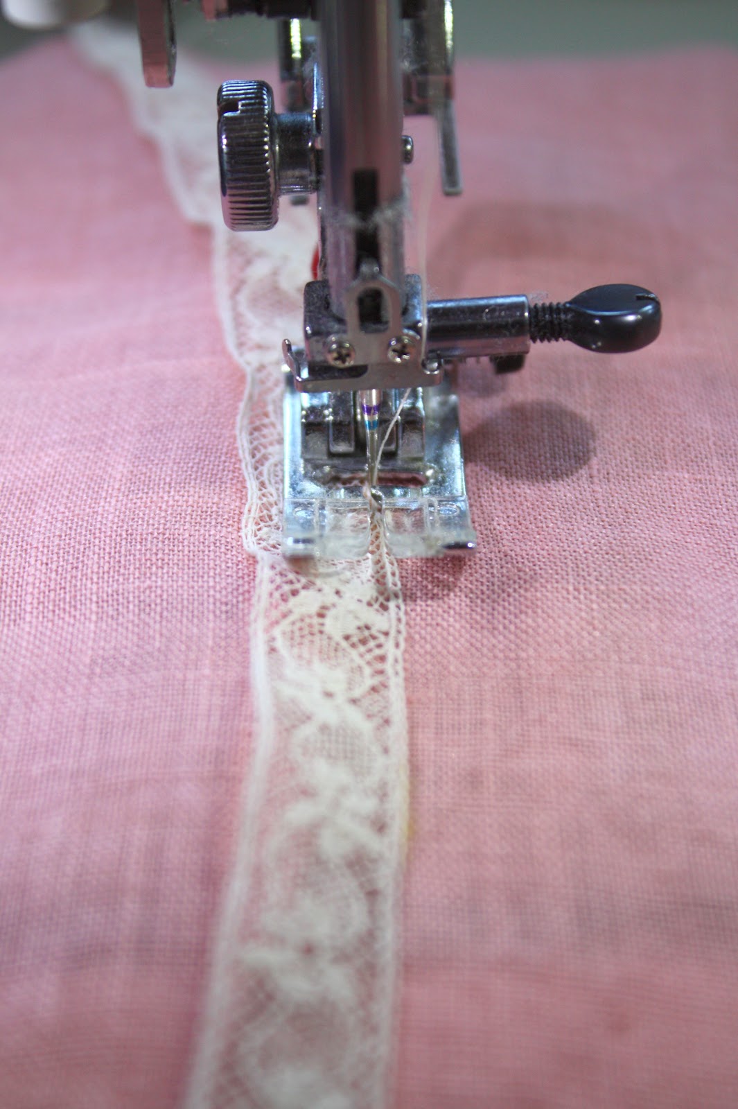Nicole at Home: Tutorial: Insertion lace on a curved seam