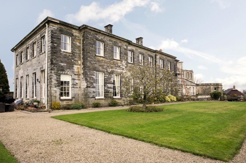 Landed families of Britain and Ireland: 2015