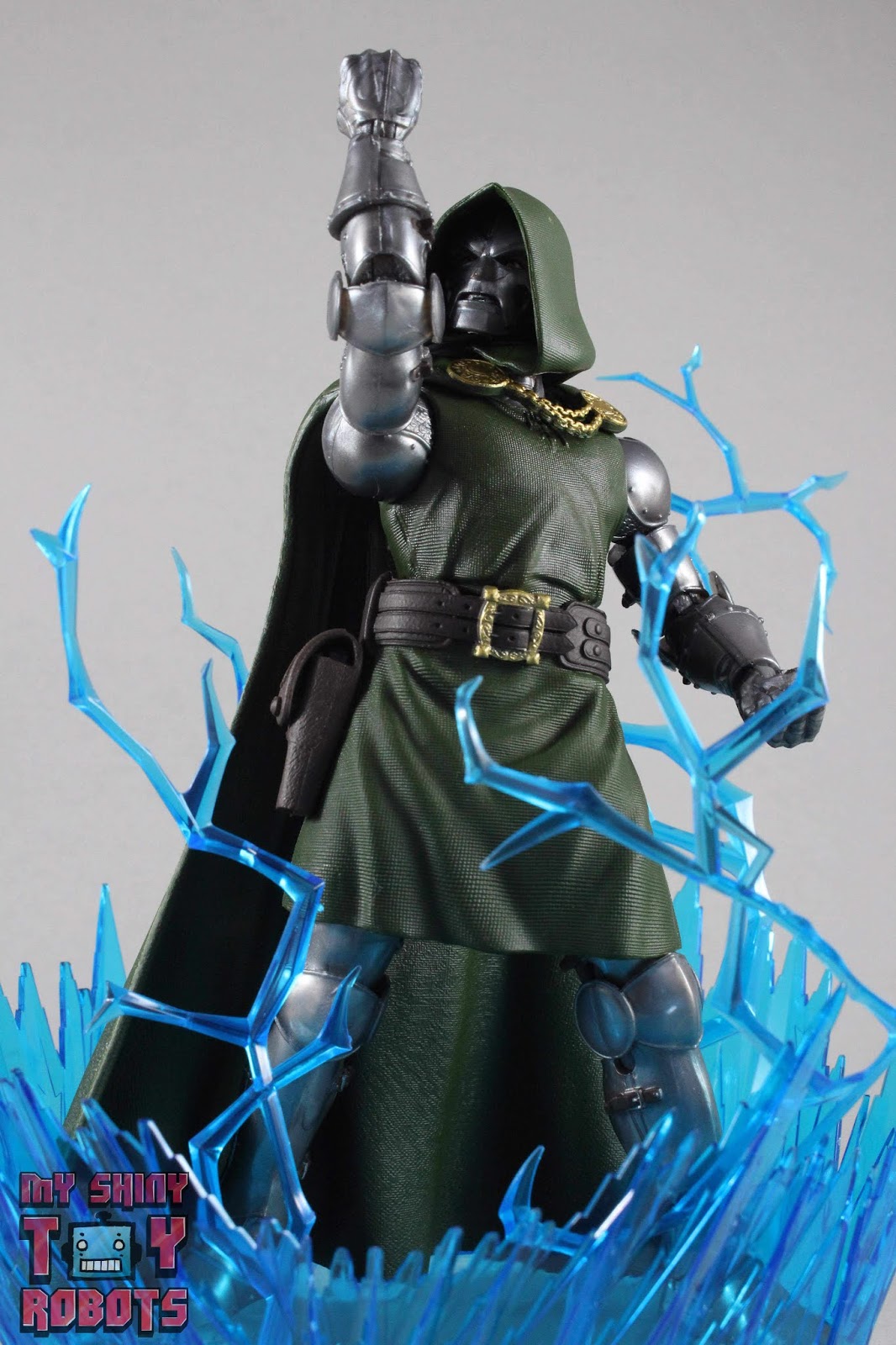 My Shiny Toy Robots: Toybox REVIEW: Marvel Legends Doctor Doom