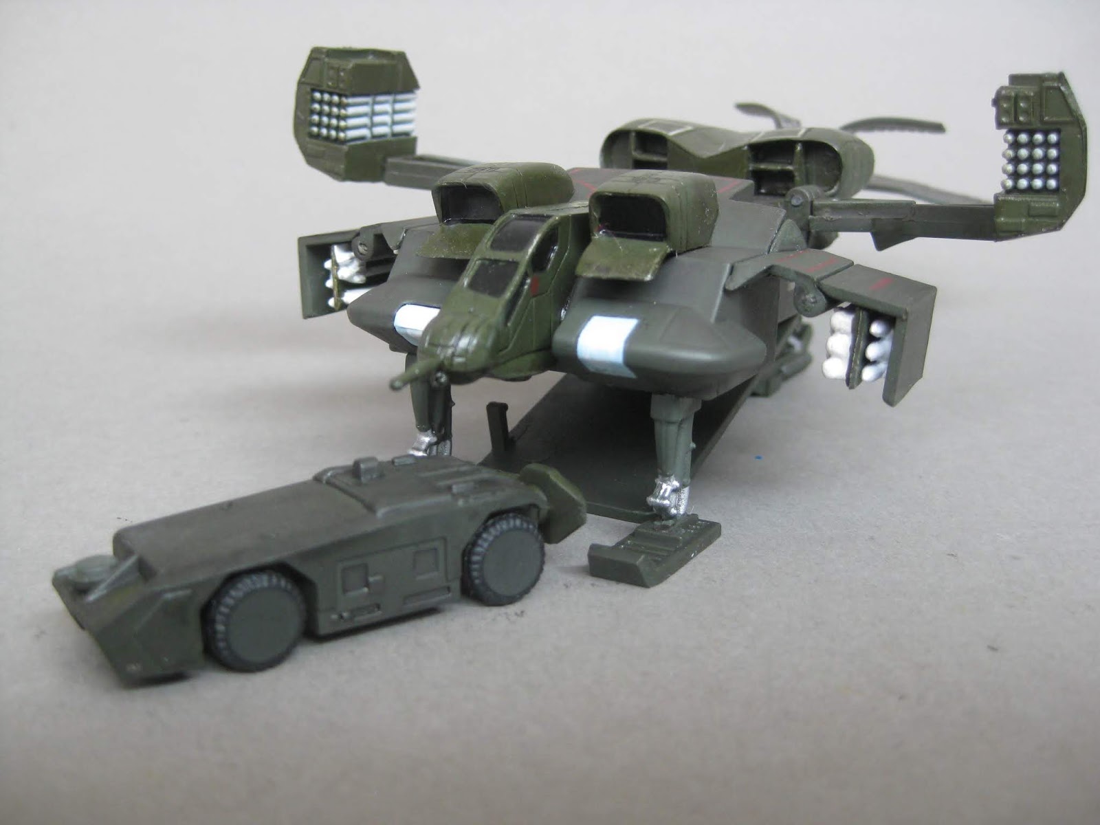 deSMOnd Collection: Neca "Aliens: UD-4L Cheyenne Dropship" CineMachines ...