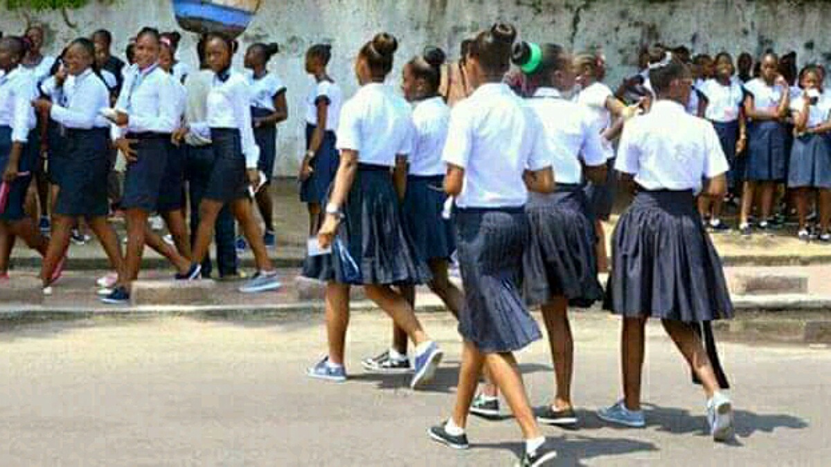 Des élèves filmés en pleins ébats sexuels exclus définitivement du ...