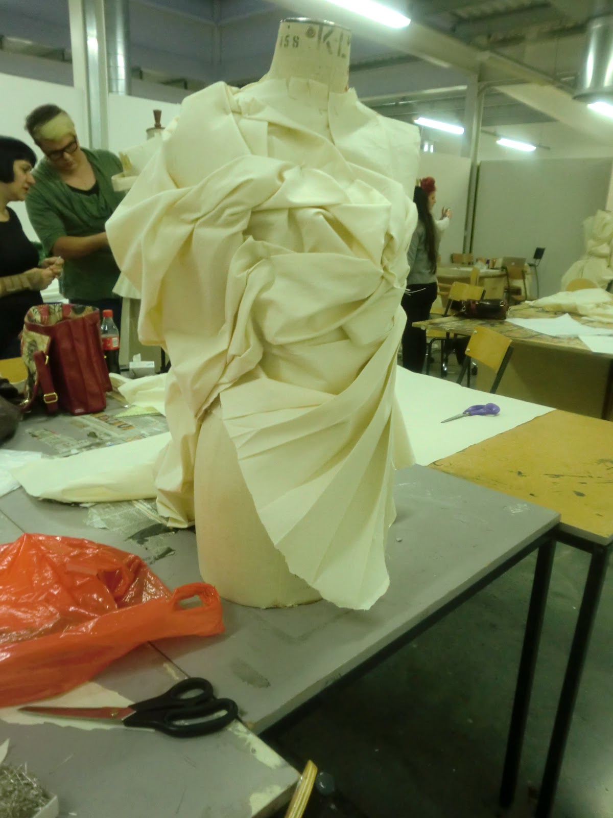 U1126009exlpore_creativity...!x: Creative draping on the stand...!x