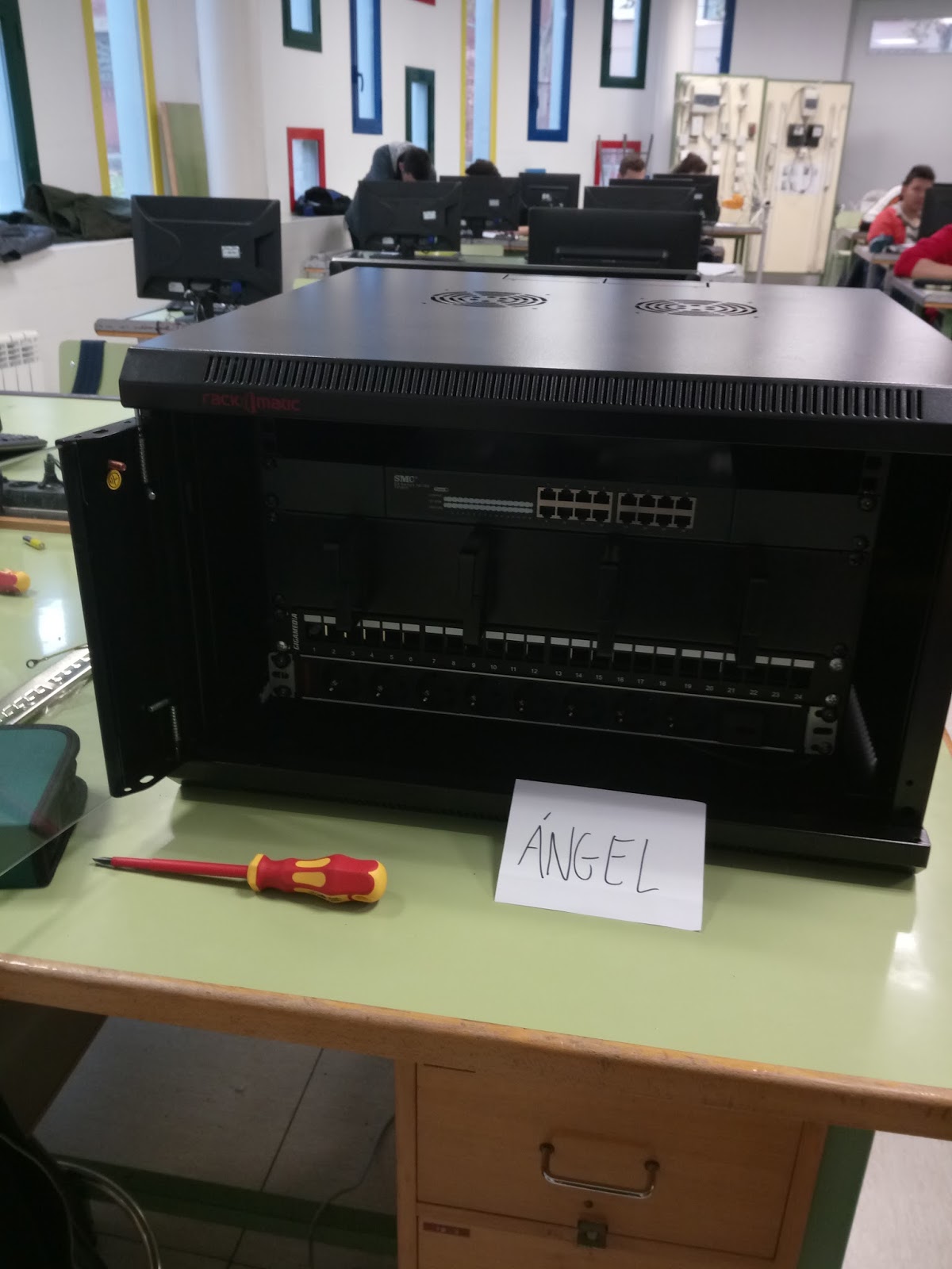 Montaje de dispositivos en Rack