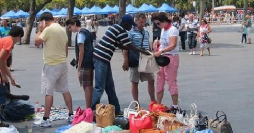 Coordinadora del Gornal: Qué es el Top manta y cuáles son las sanciones ...