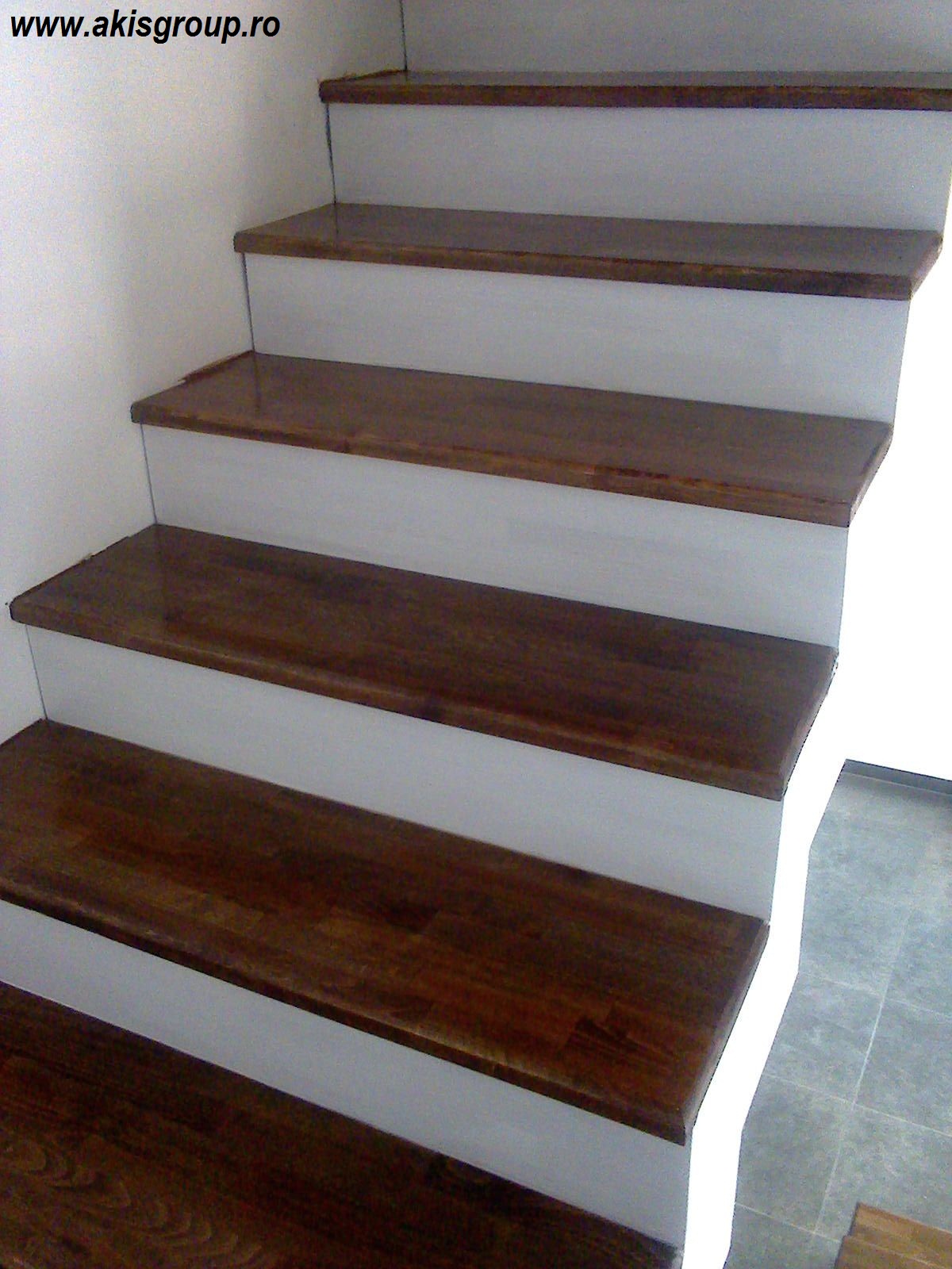 trepte lemn: TREPTE LEMN SI PLACARI SCARI CU LEMN MASIV