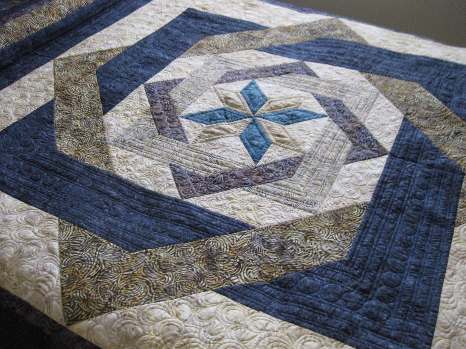 Joan at Leschenault: Labyrinth Quilt - FMQ