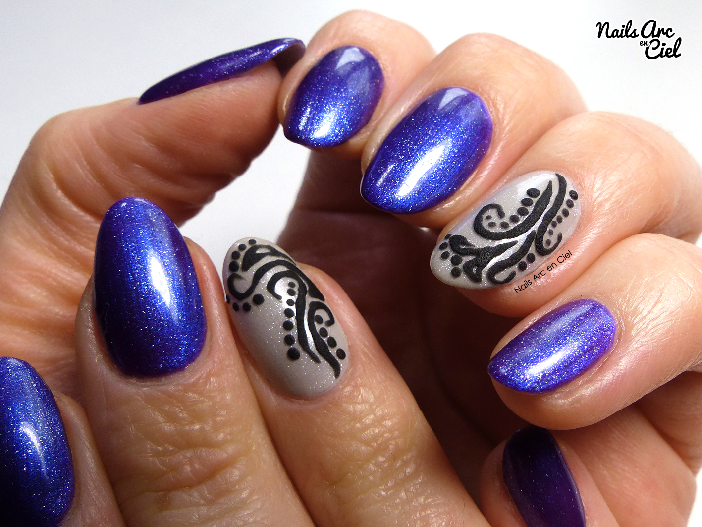 Nails Arc en ciel: Nail Art - Arabesques en relief effet sucre