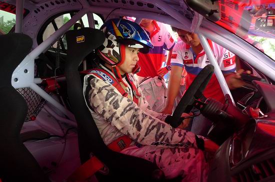 Taiwan Celebrities Gossip: Jimmy Lin is a Professional Race Car Driver