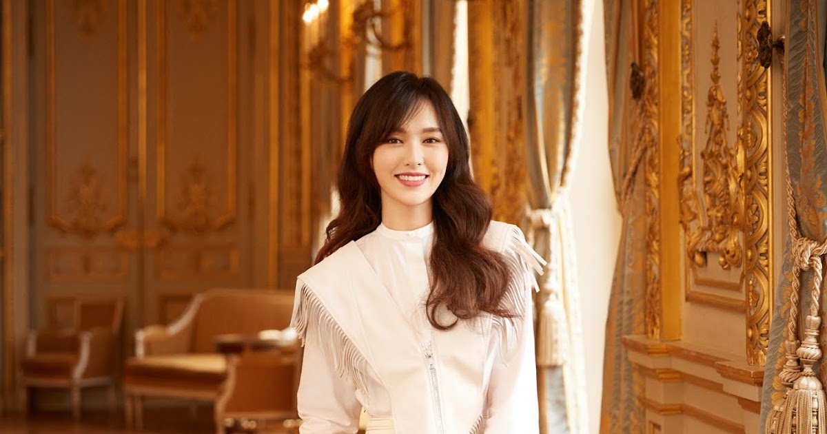 China Entertainment News: Tang Yan poses for photo shoot