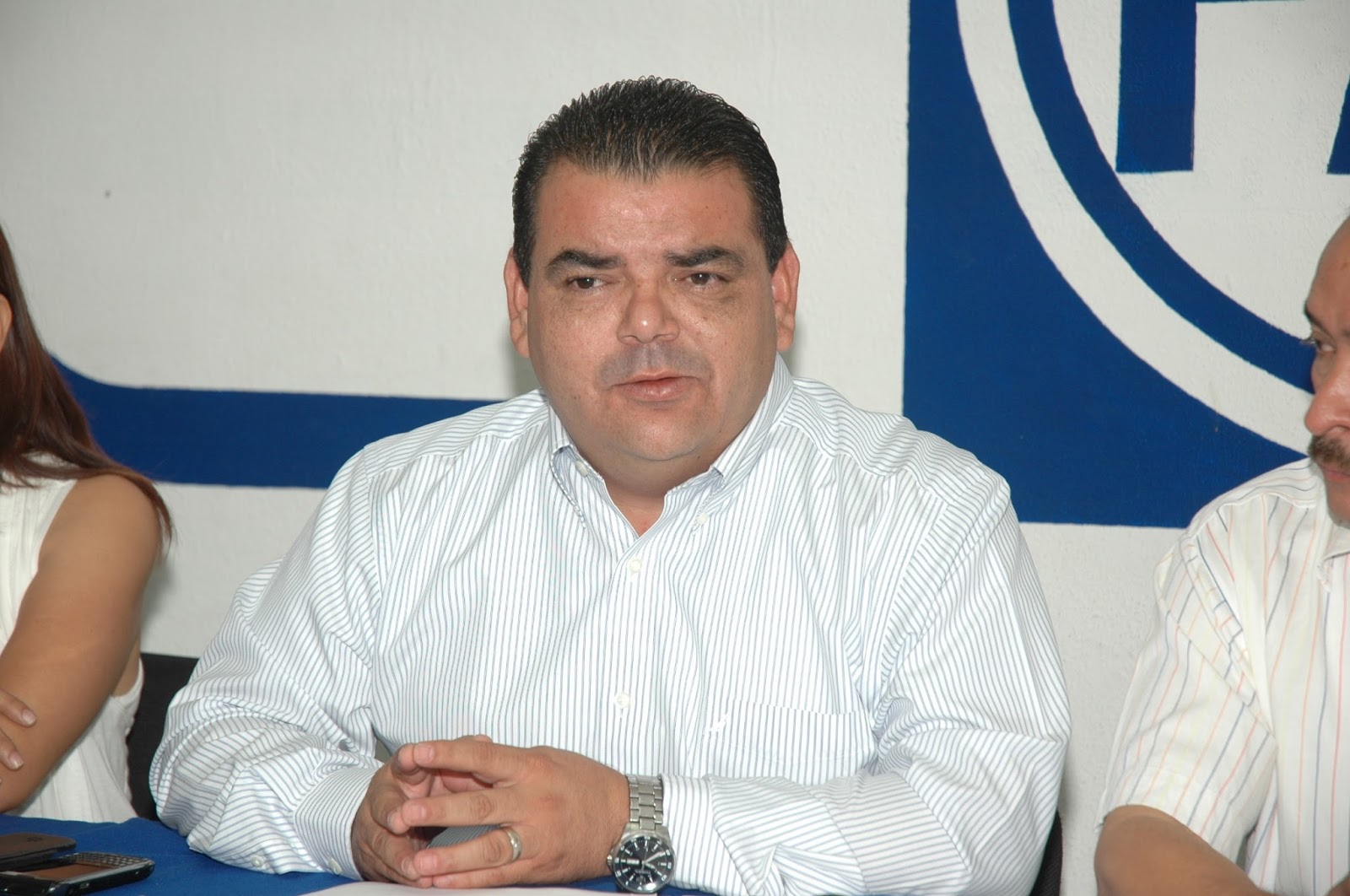 Temas y sucesos // Diálogos : DIALOGOS DE POLITICA