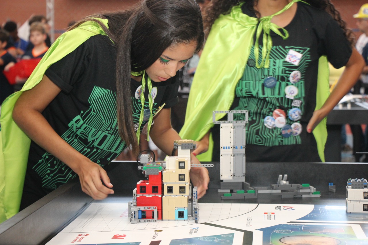 SESI-PE promove etapa regional do Torneio SESI de Robótica FIRST LEGO League