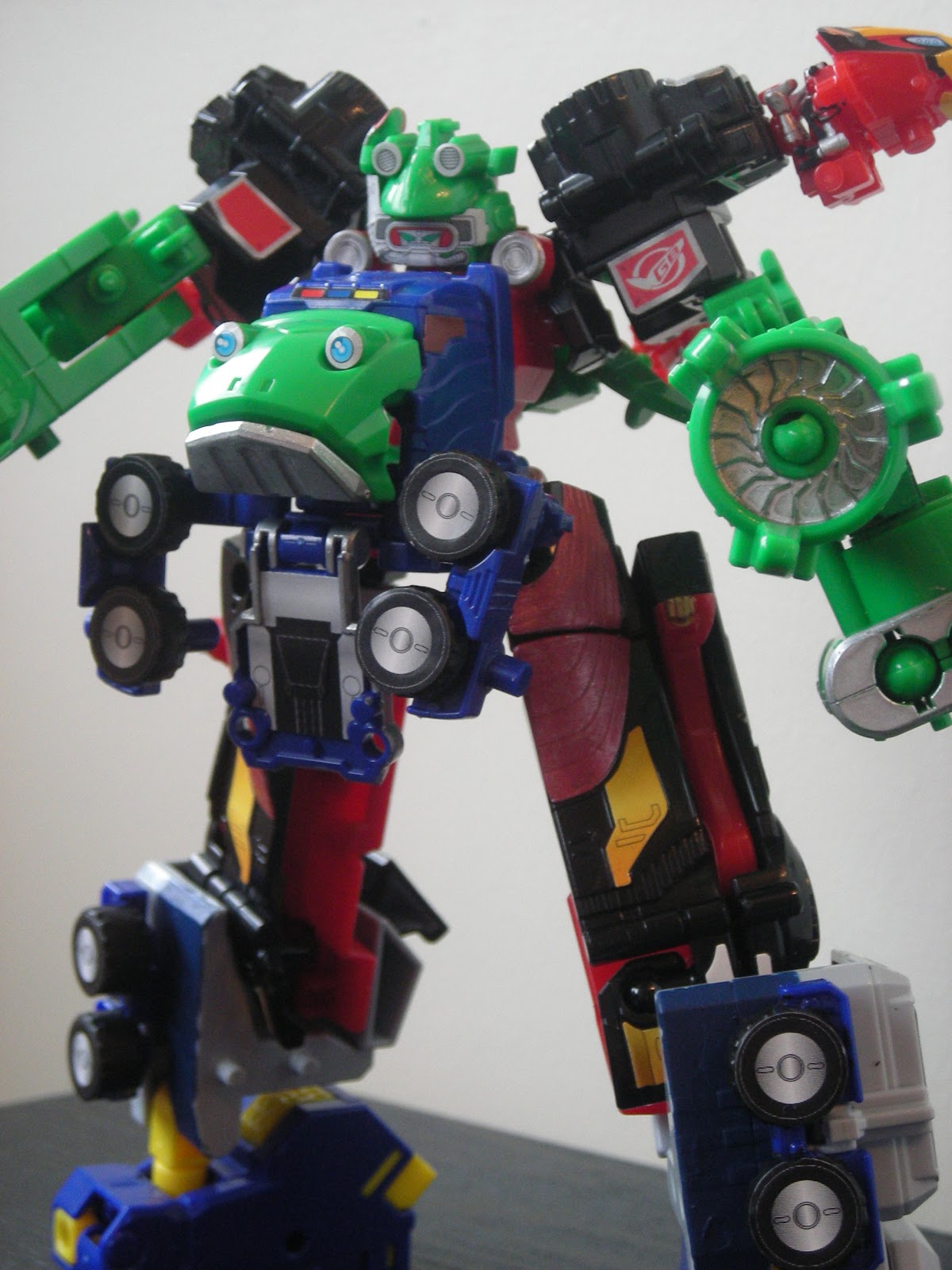 My Shiny Toy Robots: Toybox REVIEW: Tokumei Sentai Go-Busters mini-pla ...