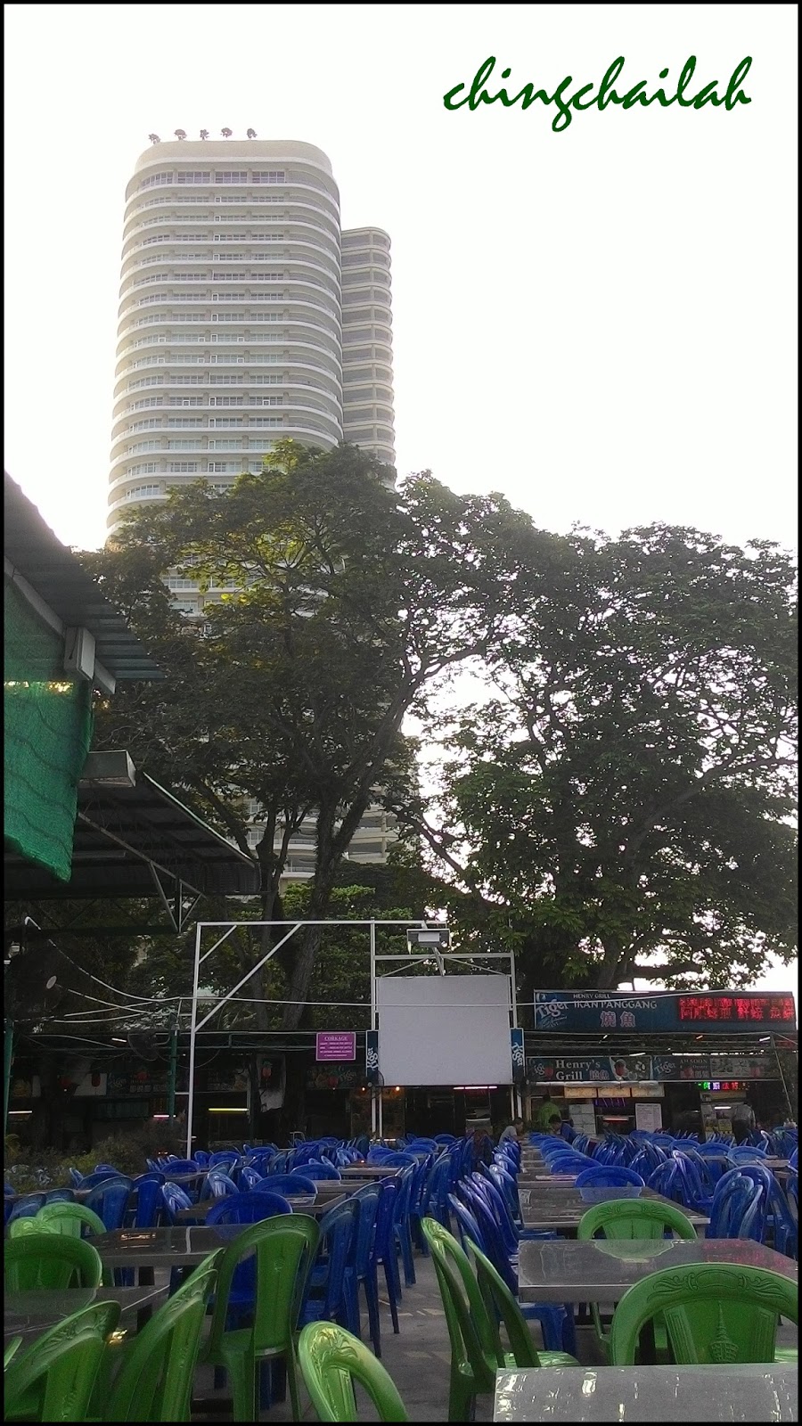 Simple Living In Nancy: Dinner at Northam Beach Cafe, Penang.