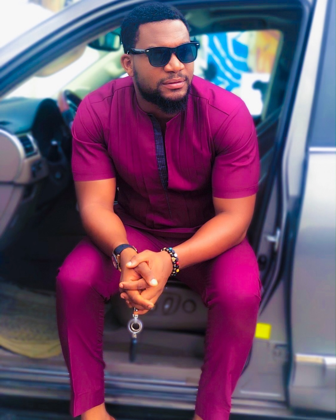 House, Cars : Kunle Remi lives in a nice house and drives nice car.