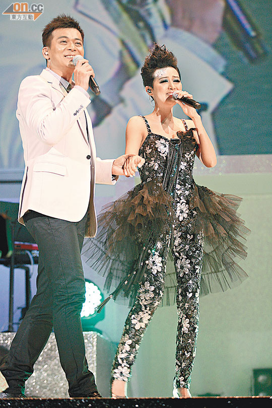 Pregnant Mimi Lo performs in 2 night concert: "Baby, Hang In There ...