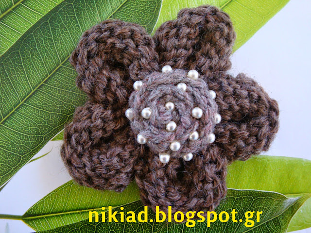 Χειροτεχνήματα: Πλεκτές καρφίτσες / Knitted brooches