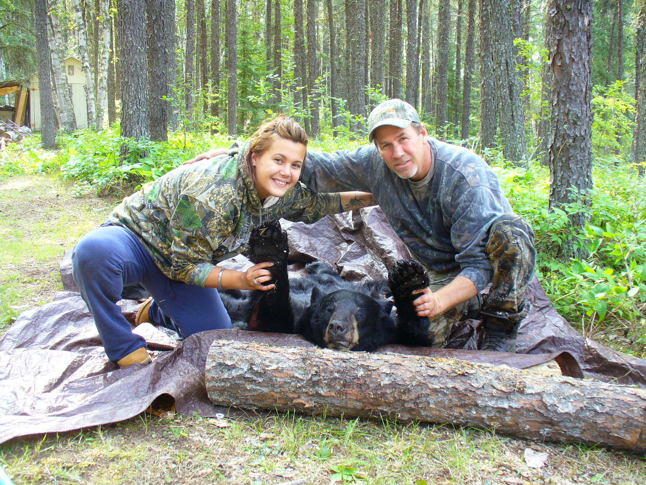 Dominating Women: brave women hunting bears