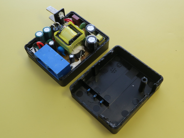 BugWorkShop - 甲蟲工作室: H3C（華三）Magic B1 家用智能路由器電源適配器（AC Power Adapter） - 拆解：