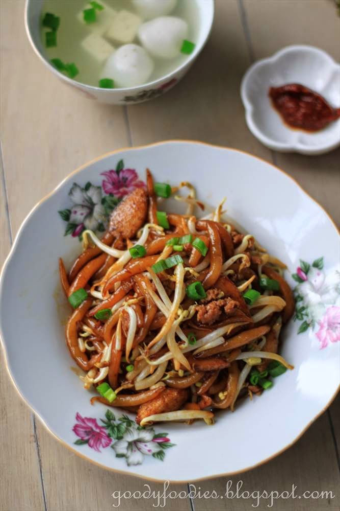 GoodyFoodies: Recipe: Stir fried loh shi fun 老鼠粉 + Fishball tofu soup