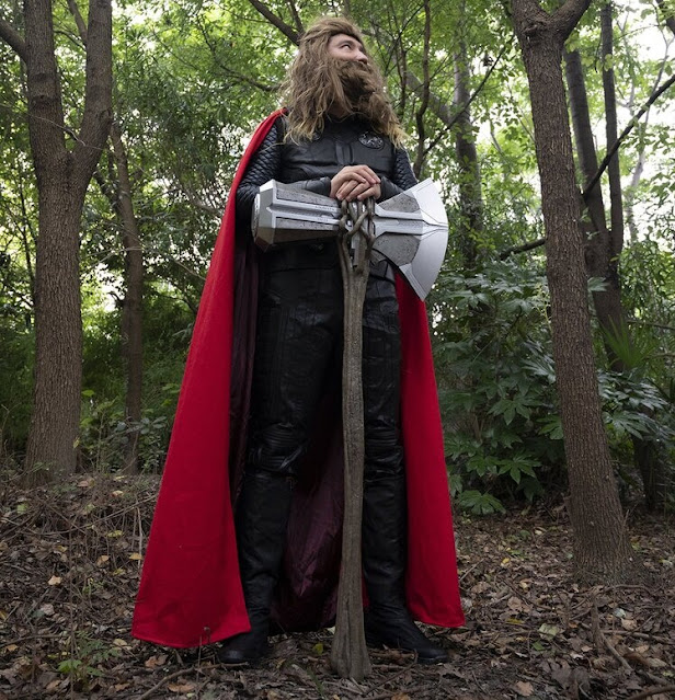 Últimas Tendencias: ¡Esta hacha Thor Stormbreaker hecha a medida es genial!