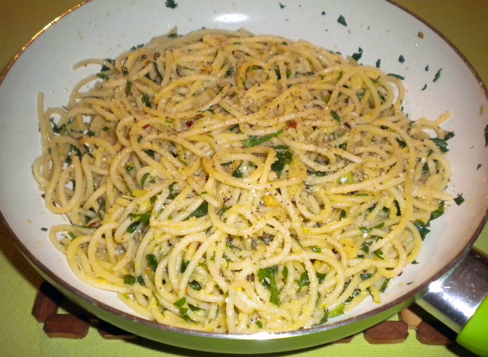 Shogun's Kitchen: ΜΑΚΑΡΟΝΙΑ ΜΕ ΛΑΔΙ, ΣΚΟΡΔΟ, ΜΟΥΣΤΑΡΔΑ ΚΑΙ ΛΕΜΟΝΙ