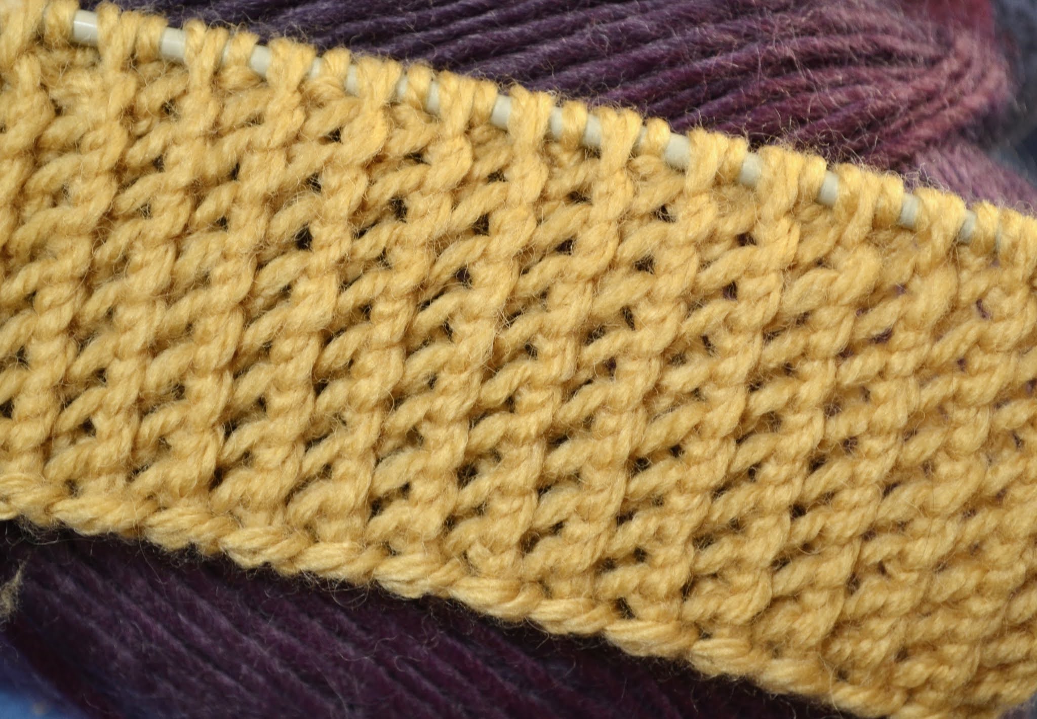 Knitting Novice: The Weekly Swatch: Brioche Rib Knit Stitch Variation