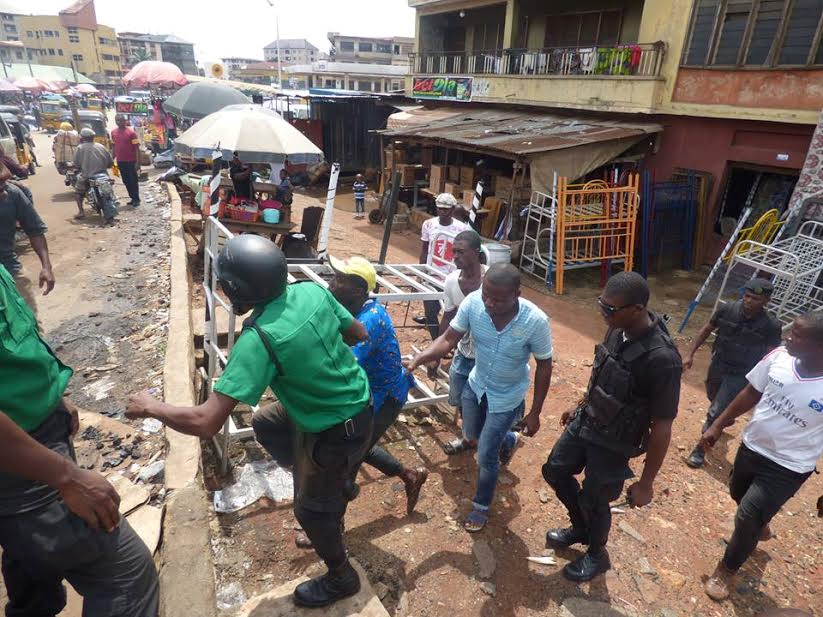 Photos: Joint Task Force arrest hoodlums extorting money from hawkers ...