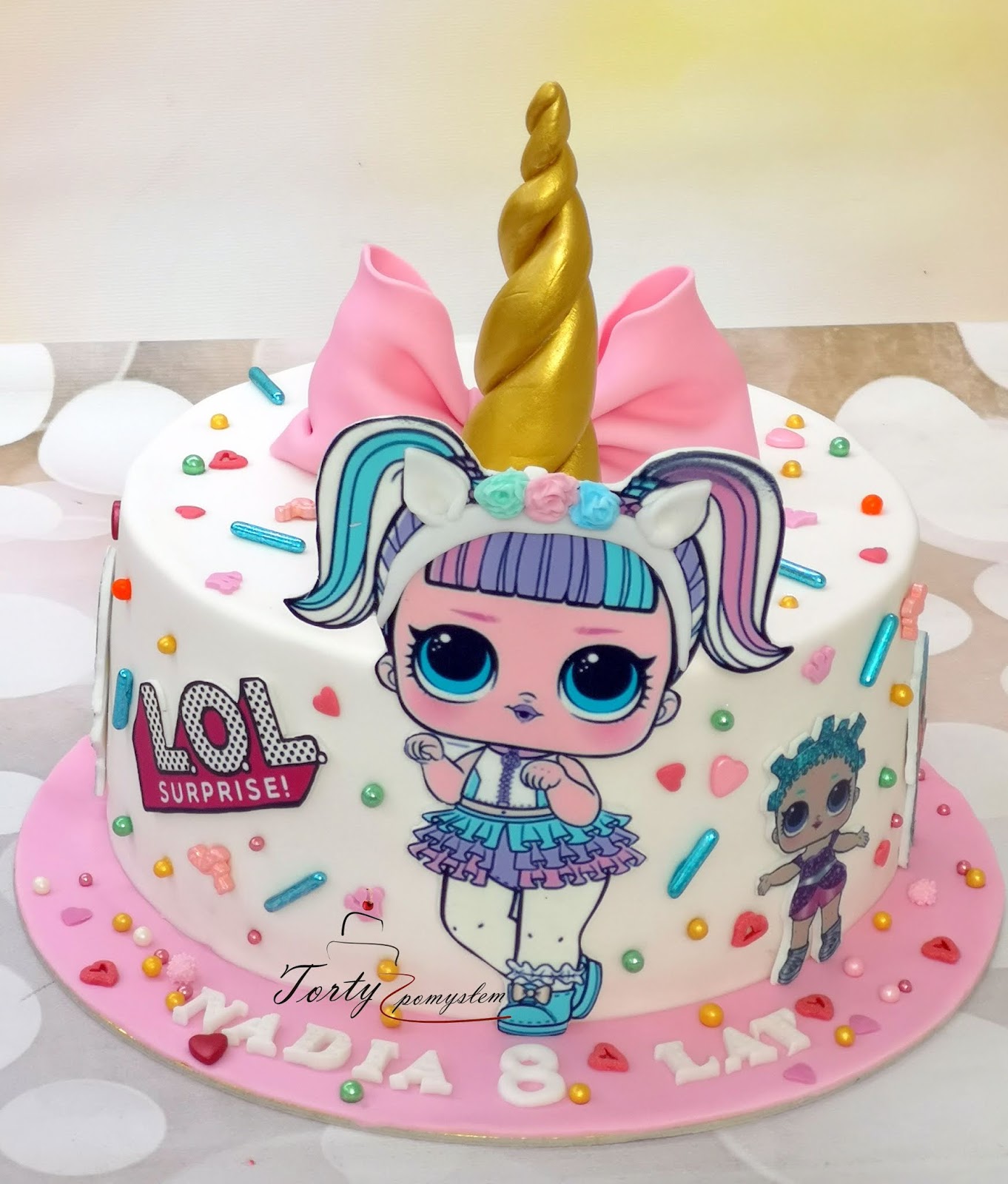 TORTY Z POMYSŁEM Kraków: Cukierkowy tort z lalką lol i rogiem.