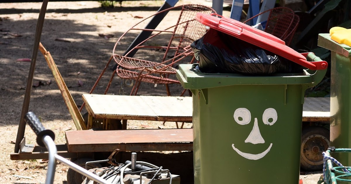 Tofu Photography: A dustbin with a painted smiley face on it at ...