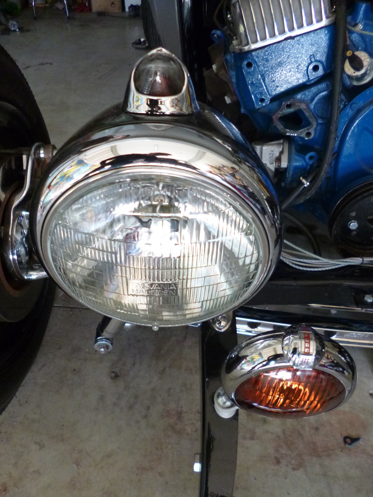 SPANNER HILLBILLY: Robin et son Ford '32 NOSTALGIA