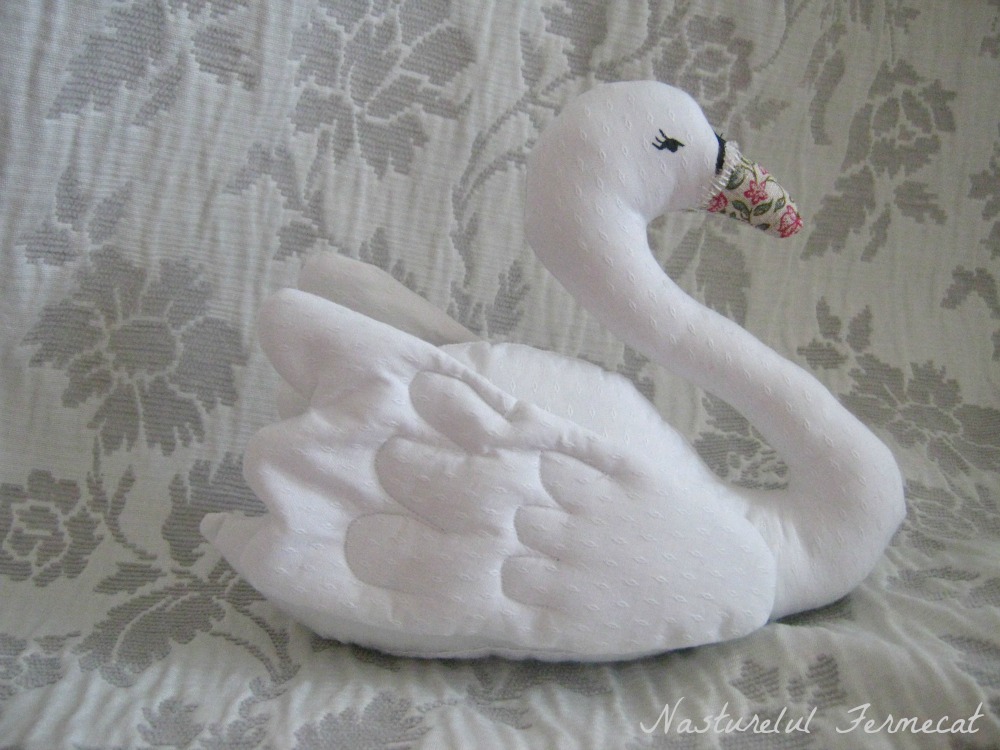 Lebada - decor interior handmade - Nasturelul fermecat - jucarii handmade