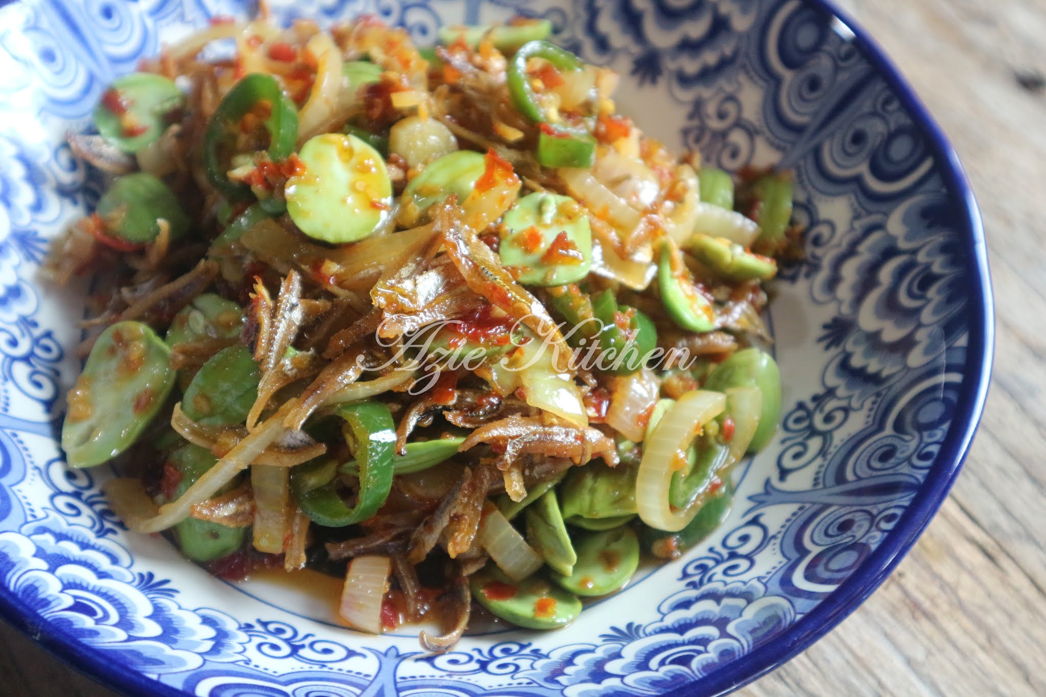 Ikan Bilis Goreng Cili Api Petai Yang Mudah dan Sedap - Azie Kitchen