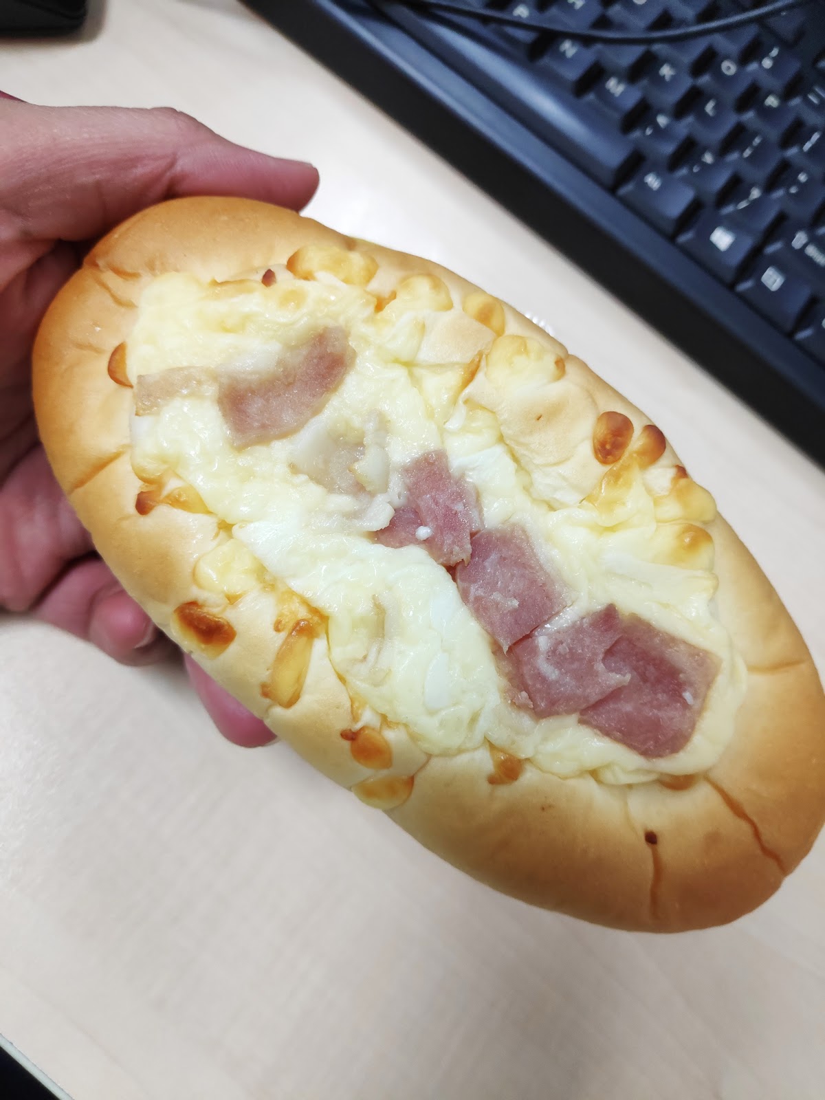 Snacking on Fuwa Fuwa's Mayo Cheese Bread and Bacon & Cheese Bread!