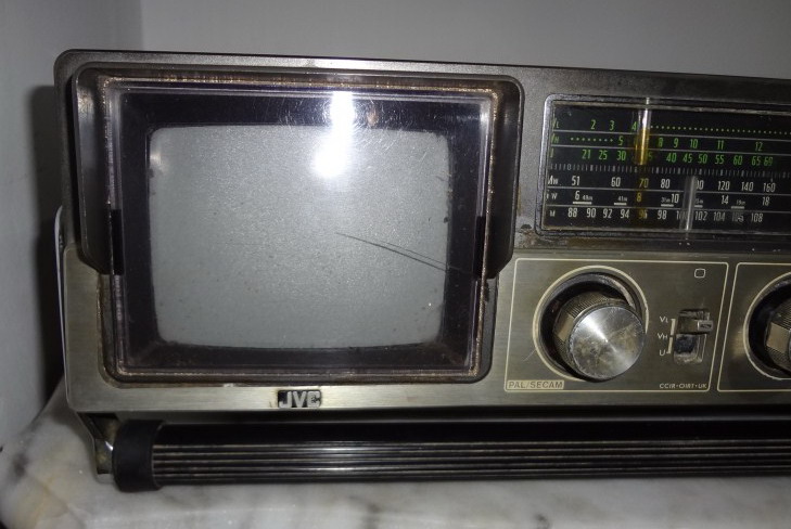 Perangkat Elektronik jadul (Tv mini color, radio dan tape gabung ...