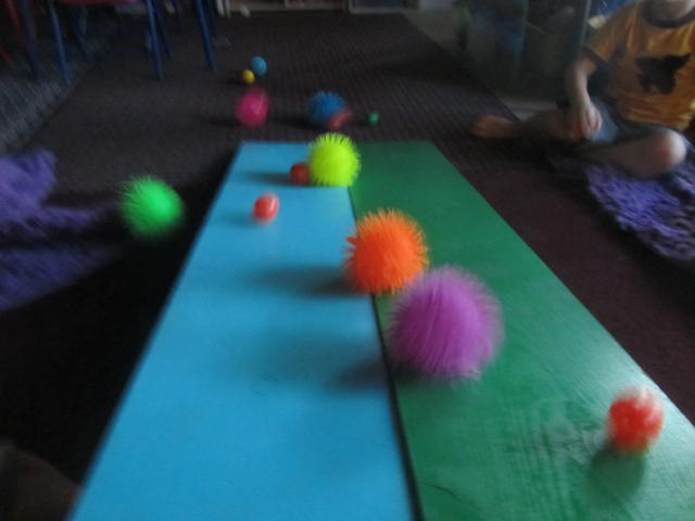 Homeschool and Light Tables: The Amazing Eebee