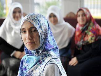 Femeia musulmană: Hijabul, îmbrăcămintea și comportamentul femeii musulmane