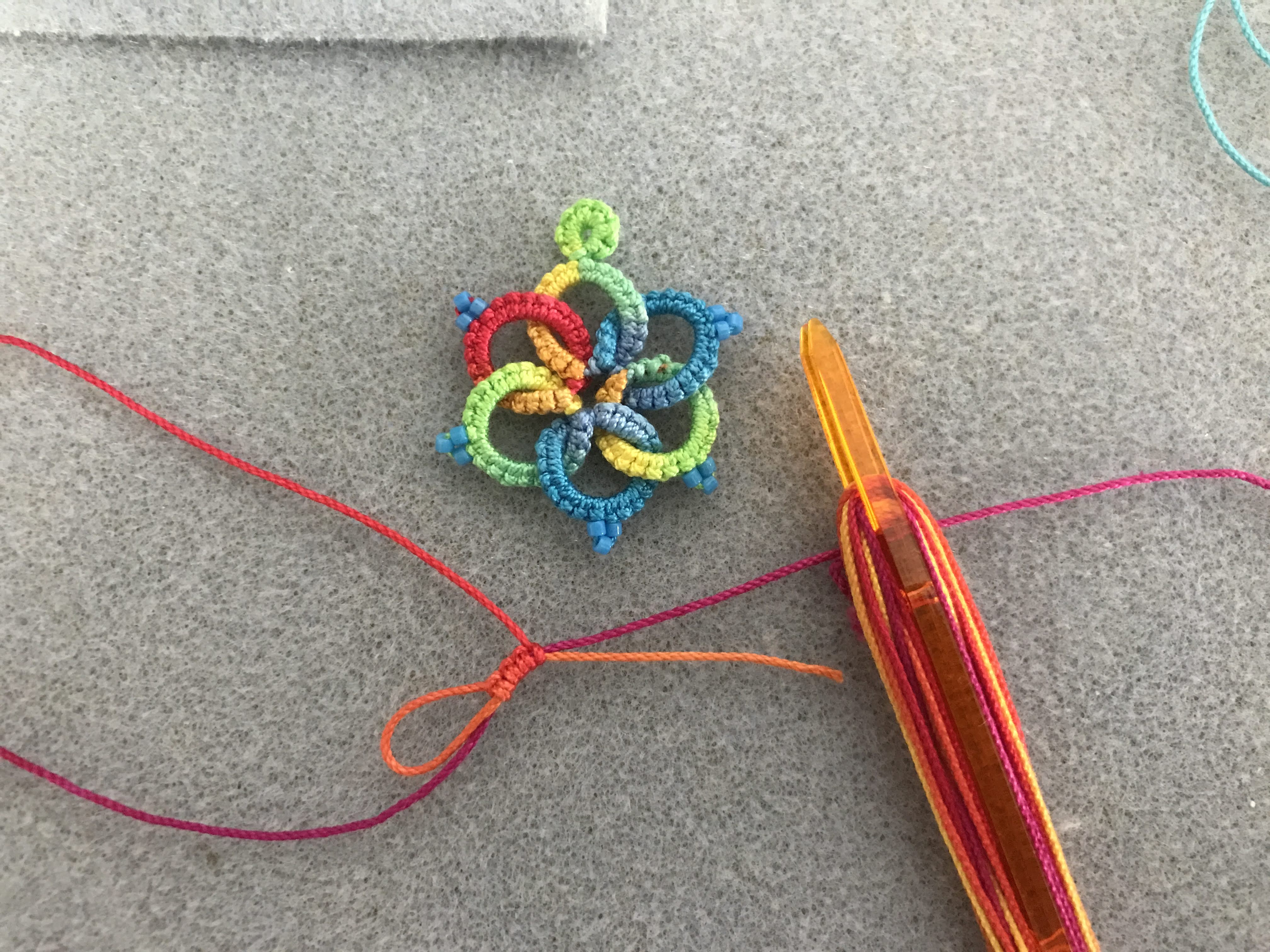 Yarnplayer's Tatting Blog: Observations about Interlocking Rings