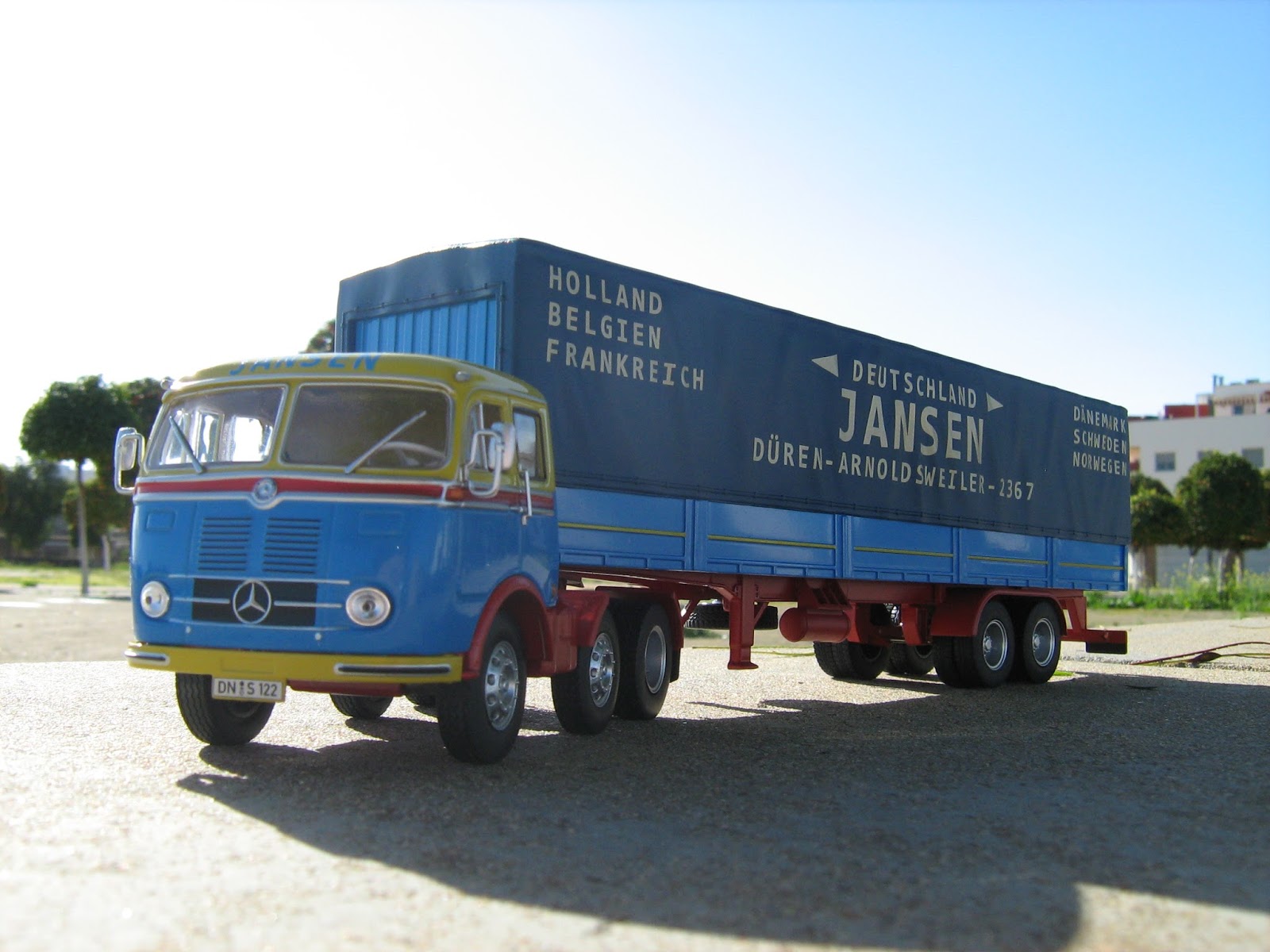 El Garaje Algabeño: Mercedes Benz LPS 333 "Jansen" de IXO/Altaya