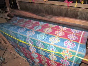 Bali Indonesia Holiday Travels: The Balinese Cloths Pelangi