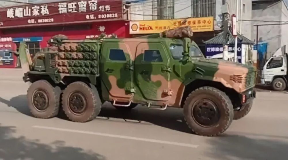 Arms ID'ed: PCL-171式122毫米车载榴弹炮