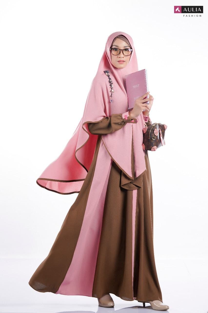 Ide Mix and Match Gamis Syari dengan Hijabnya