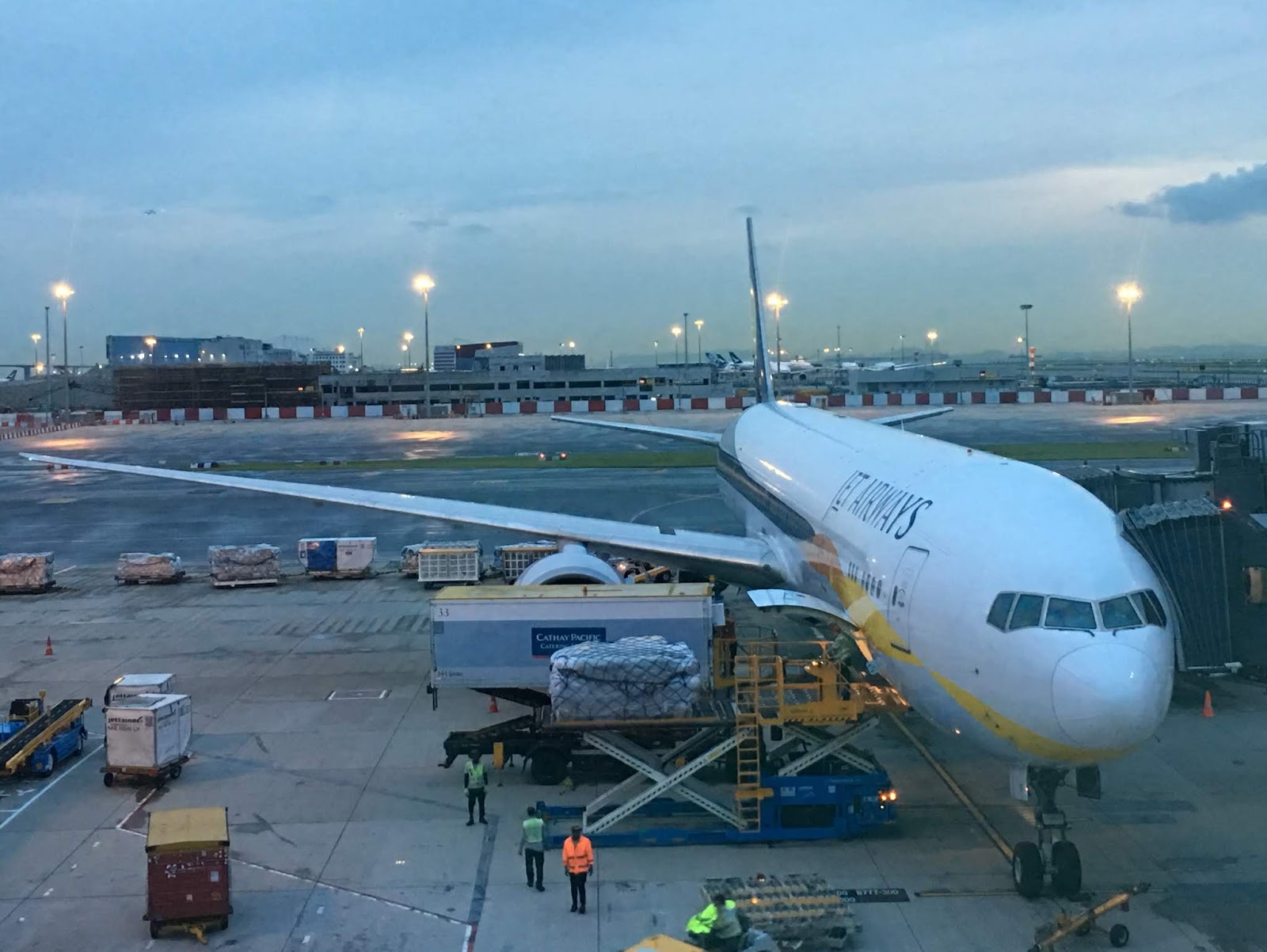 Aeroplane spotting (Photograph): Jet Airways Boeing 777-35R(ER) (VT-JET ...