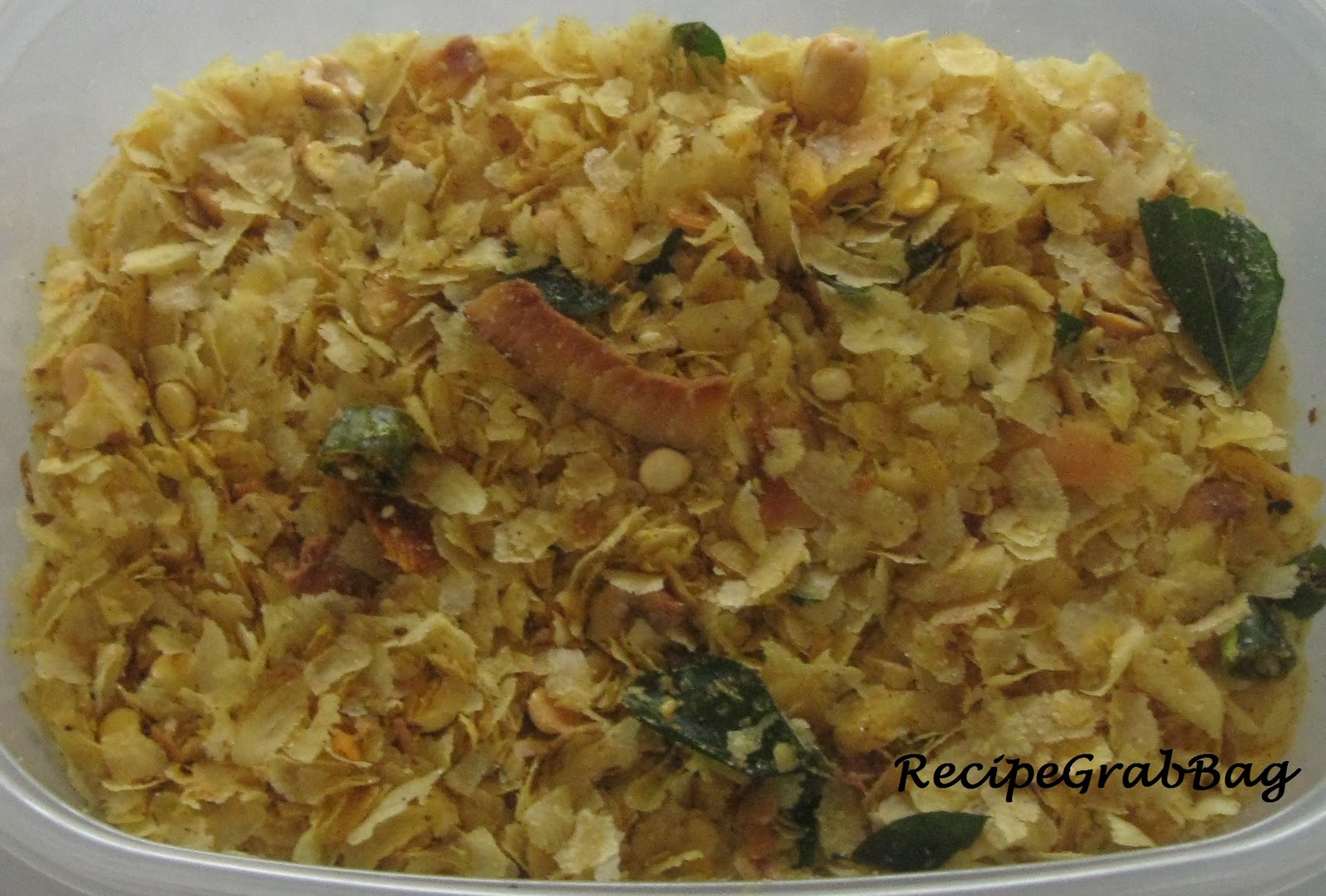 RecipeGrabBag: Patal Pohya cha Chivda (Thin Poha Chivda)
