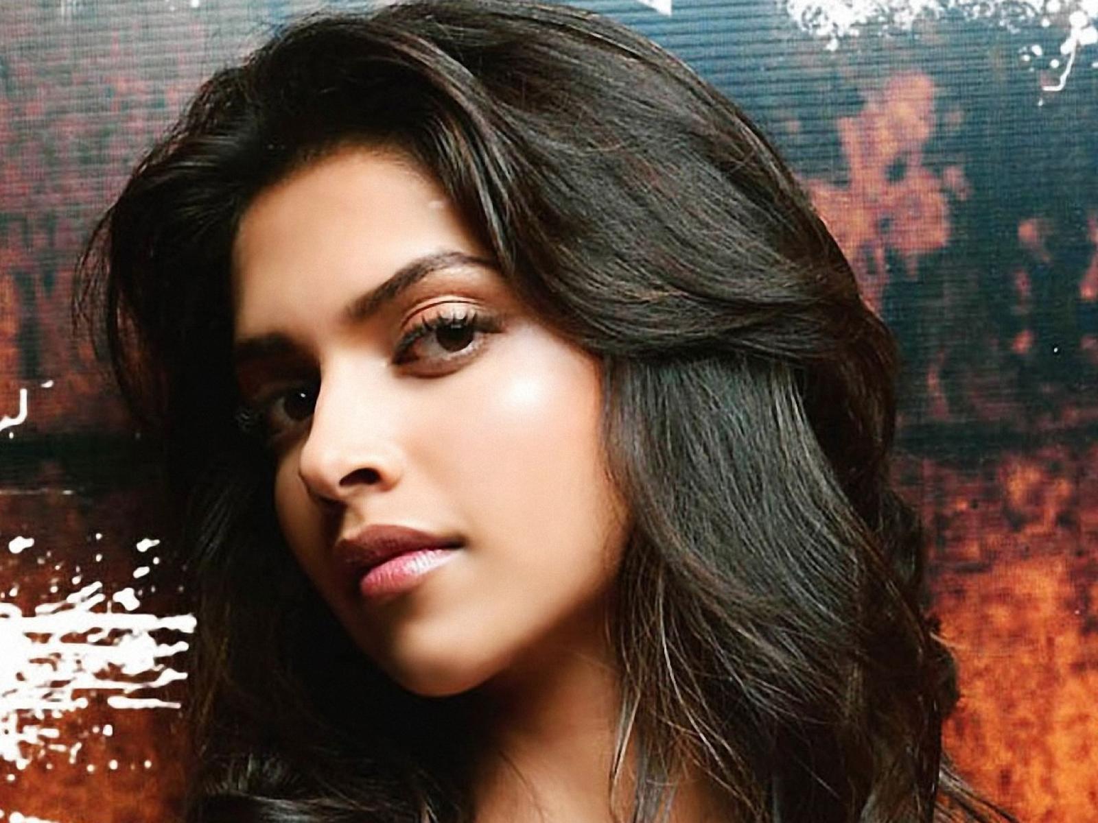 Bollywood: Deepika Padukone New Wallpapers 2012