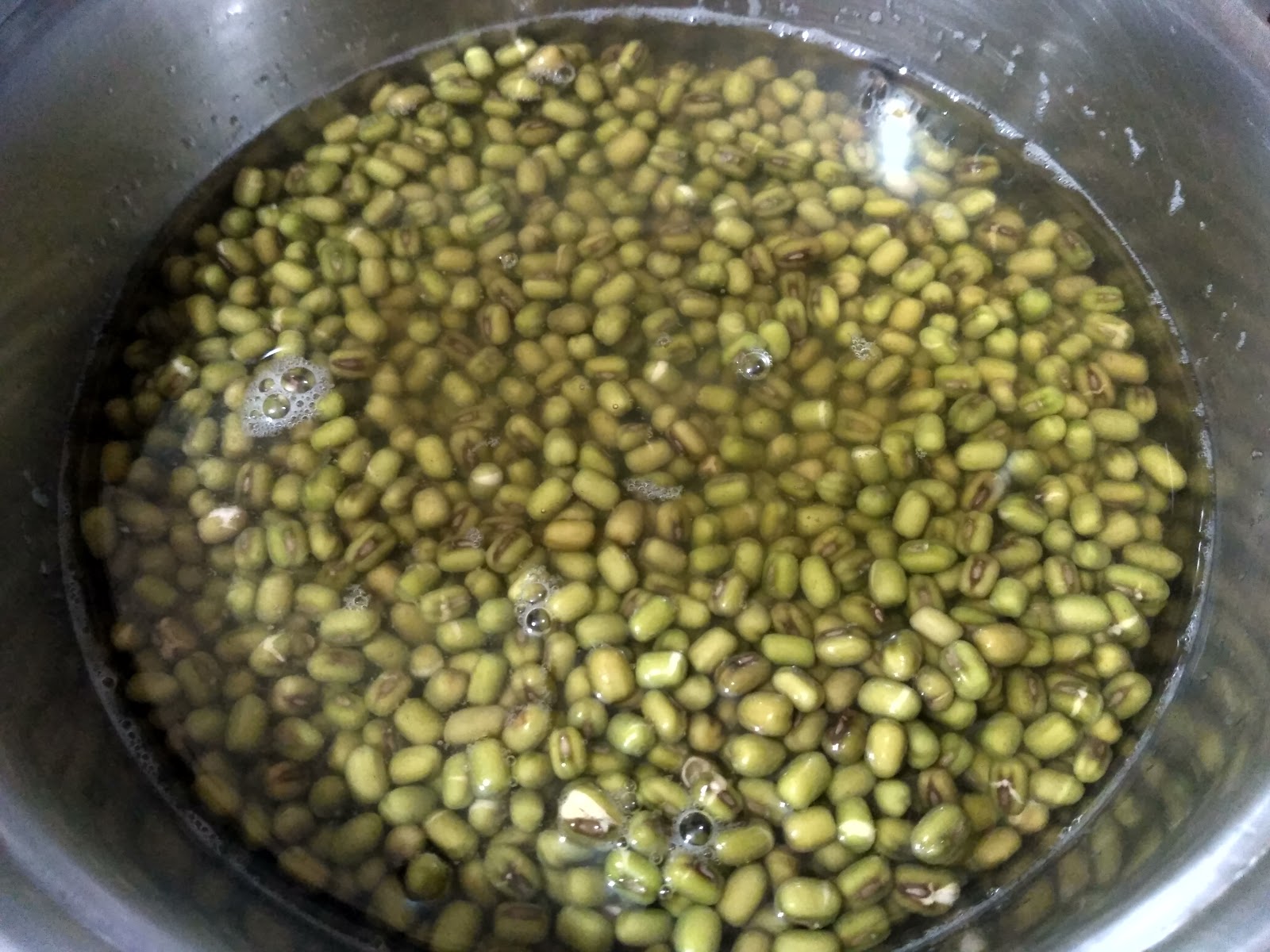 Pachai payaru sweet sundal / Tamilnadu healthy snack / green gram sweet ...