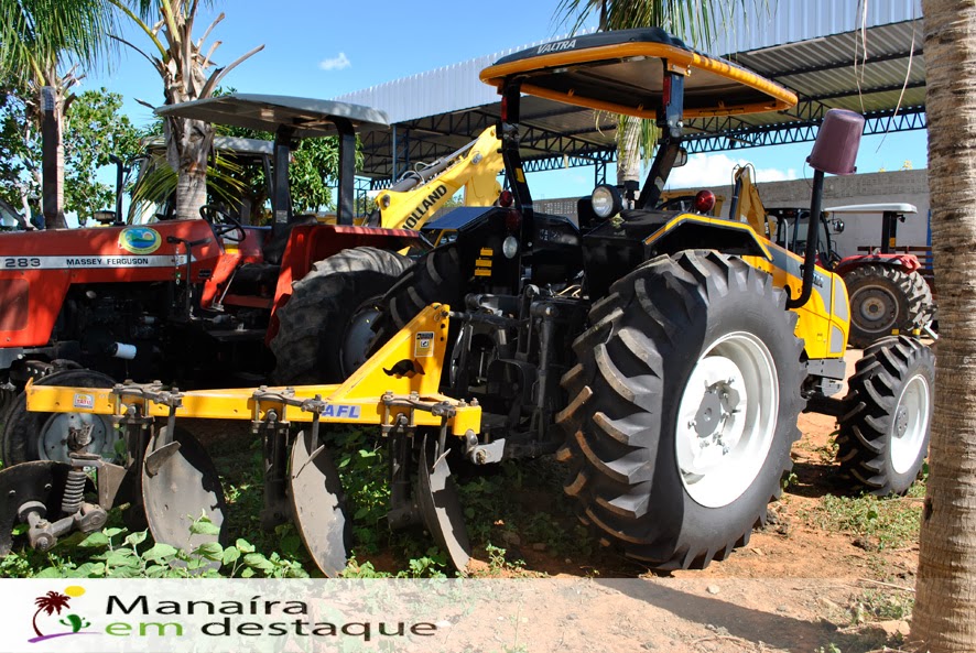 Novo trator e implementos agrícolas já estão na garagem municipal ...