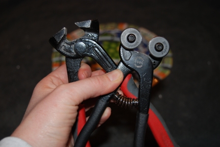 Mosaics by Kim Finlan: How to Chip A Plate to Mosaic with the Full Plate