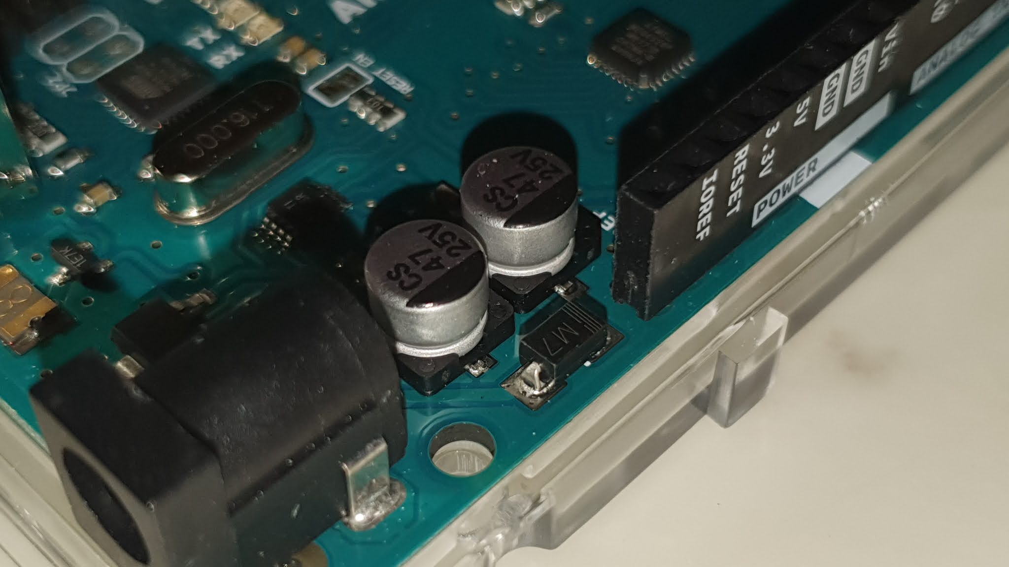 夢想與創造: [Arduino] 欣賞官方版Arduino UNO SMD