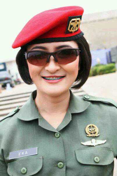 Foto Sersan Eka Patmawati, Prajurit Kopassus Wanita Cantik