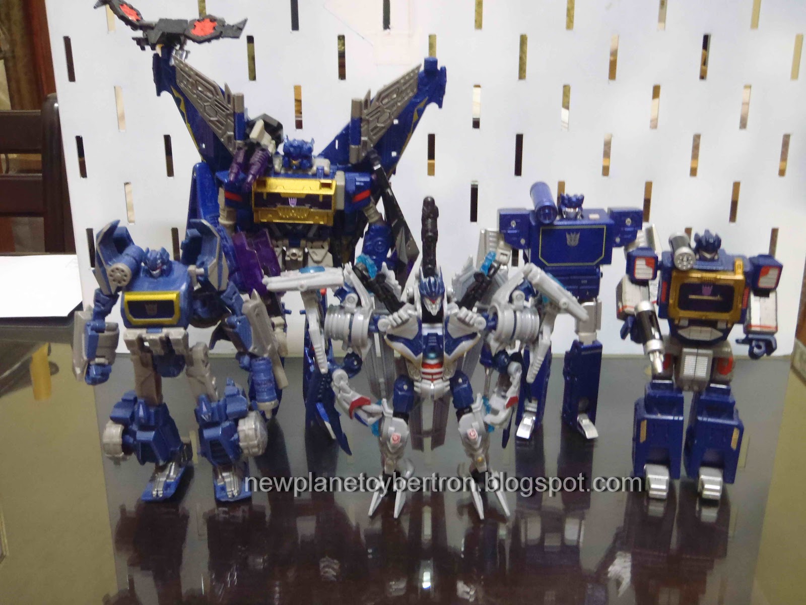 New Planet Cybertron: Transformers Review: Soundwave (ROTF Deluxe)